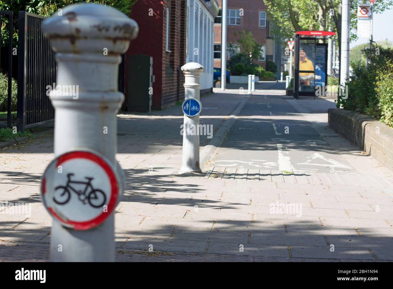 Split path hi-res stock photography and images - Alamy