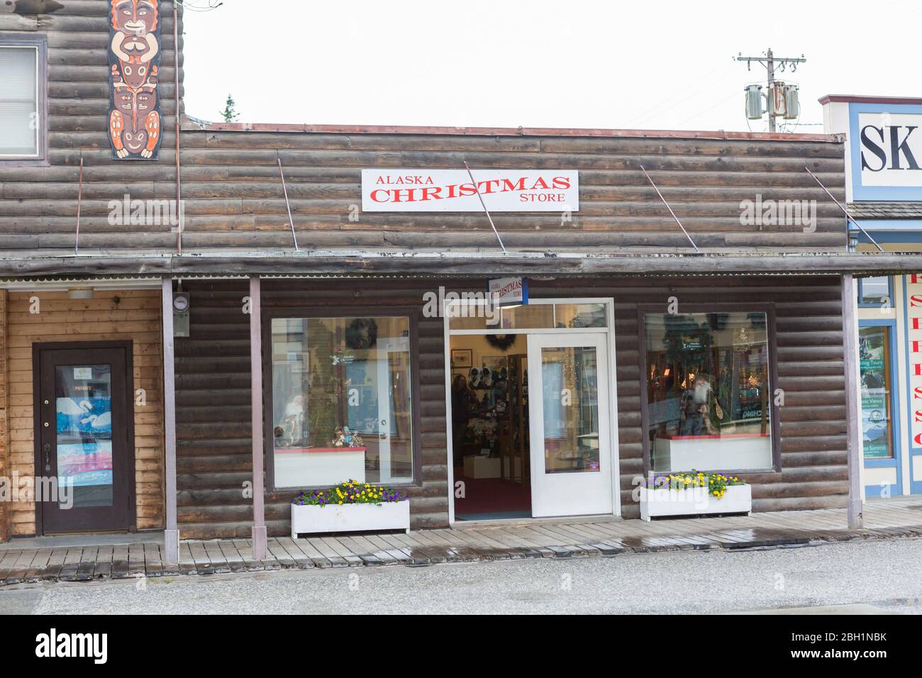 Alaska christmas store shop hi-res stock photography and images - Alamy