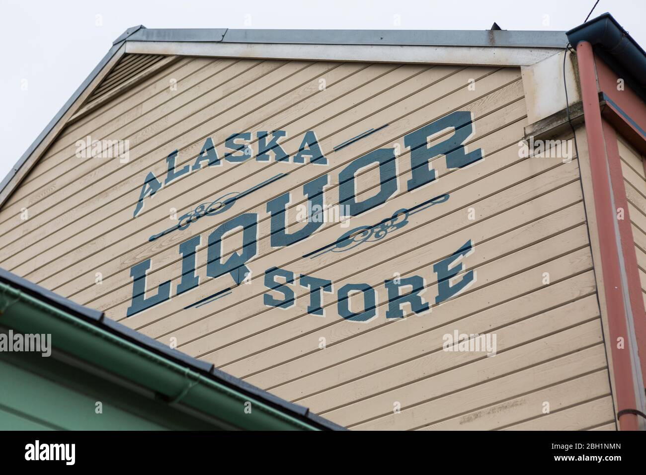 Sign in Skagway Alaska for the Alaska Liquor Store Stock Photo - Alamy