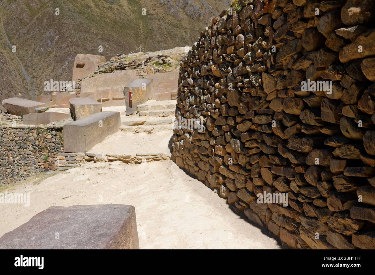 The site of former Inca citadel in Ollantaytambo Stock Photo - Alamy