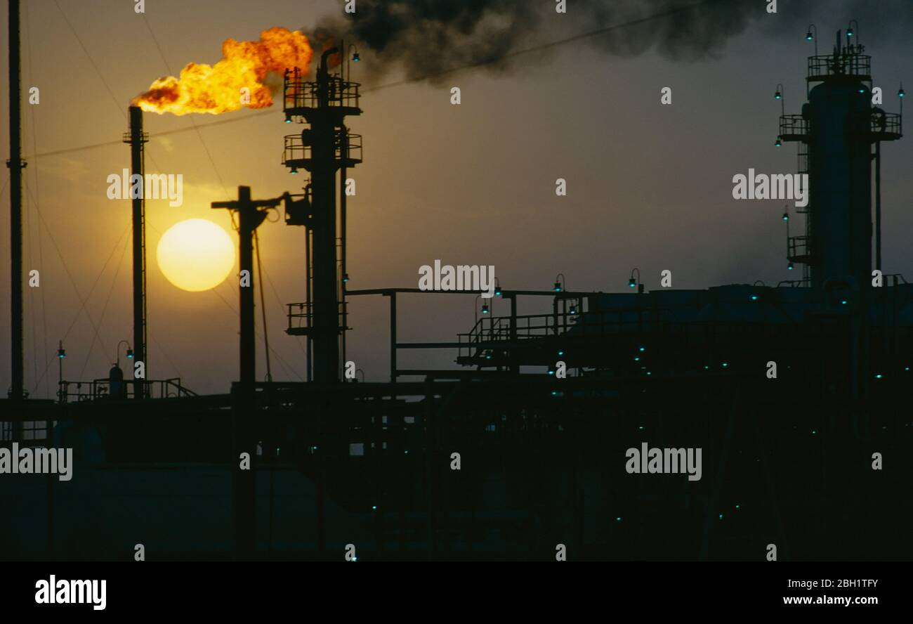 Qatar, General, Oil refinery at sunset Stock Photo - Alamy