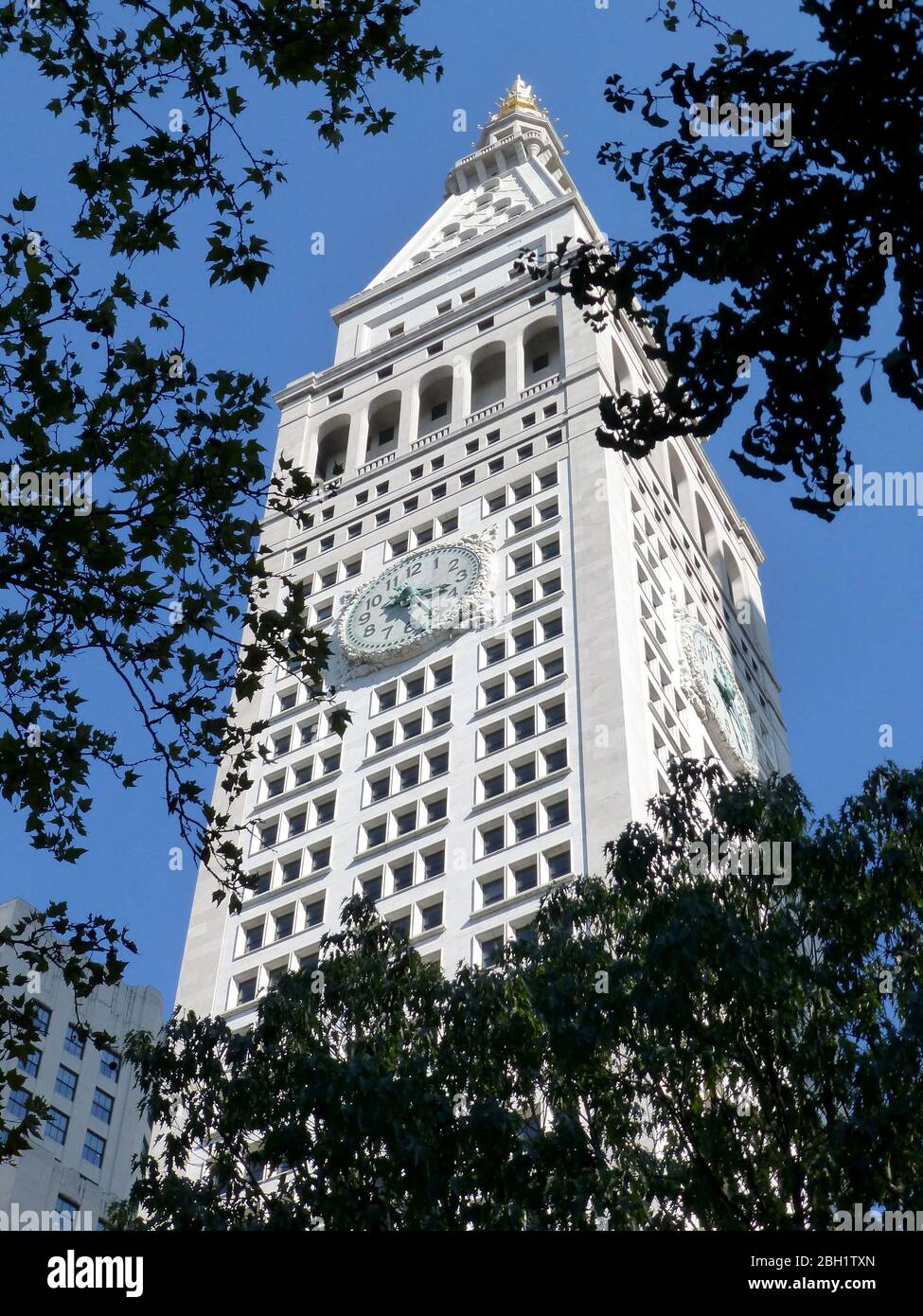 Clock Tower Of The Metropolitan Life Insurance Company Building High ...