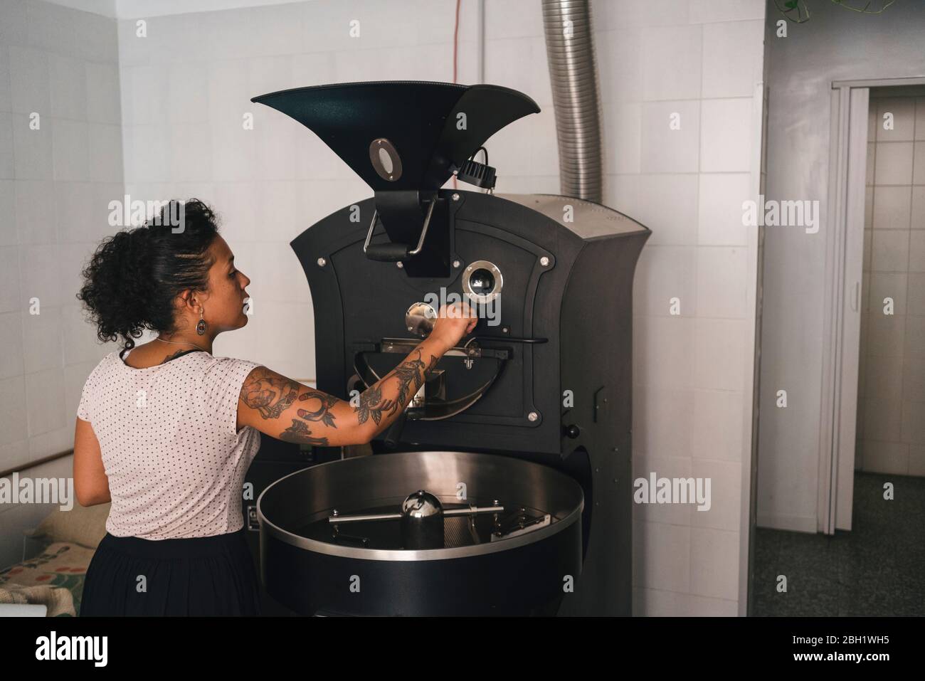 Operating coffee machine hi-res stock photography and images - Alamy
