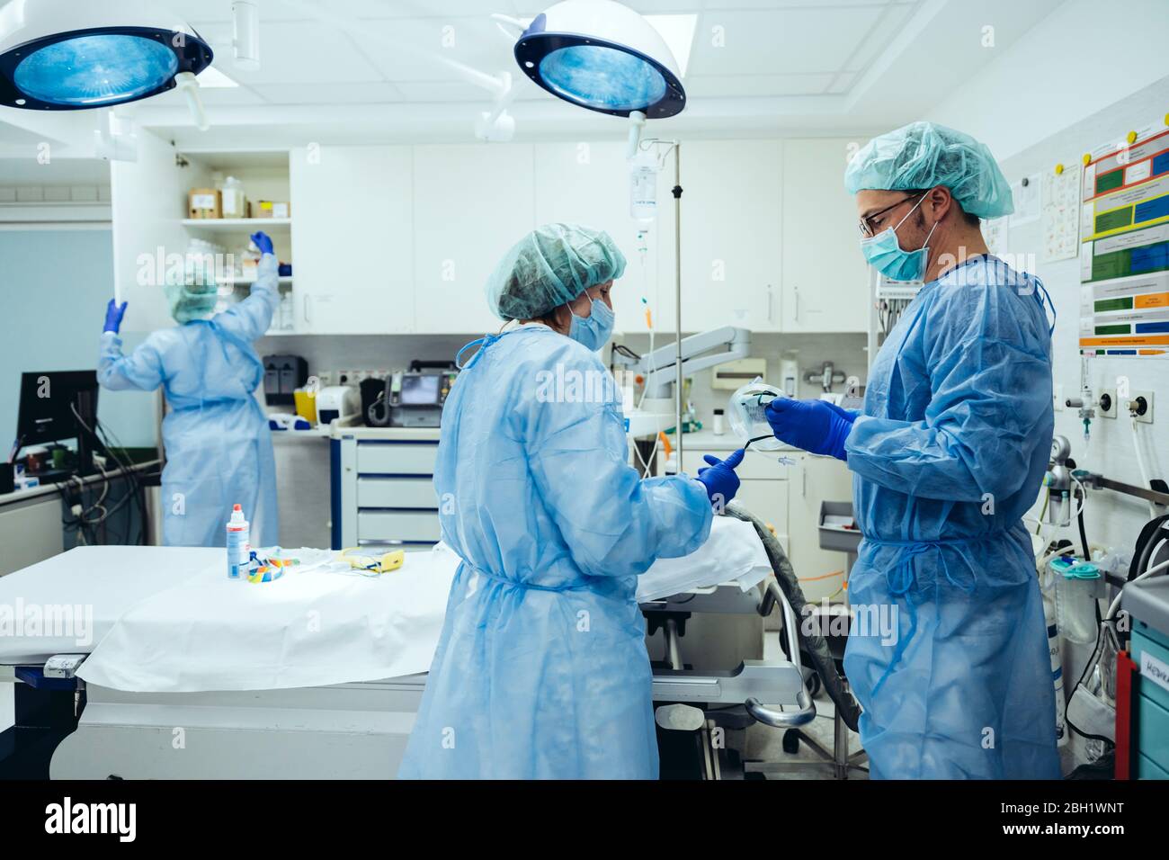 Doctors preparing trauma room of a hospital Stock Photo - Alamy