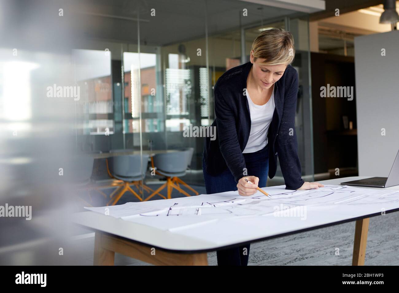 Architect designing floor plan hi-res stock photography and images - Alamy