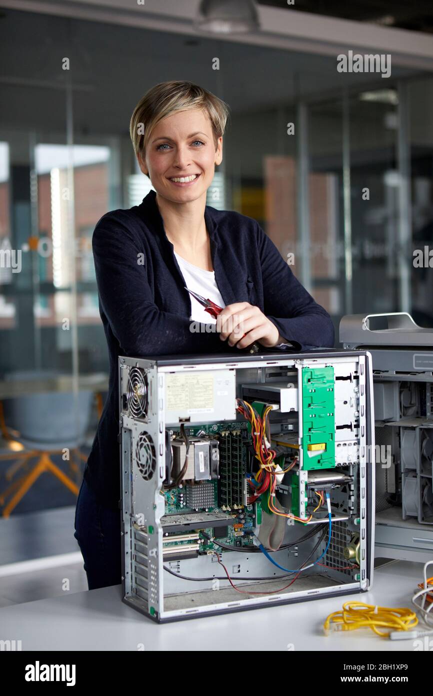 Pc assembling hi-res stock photography and images - Alamy