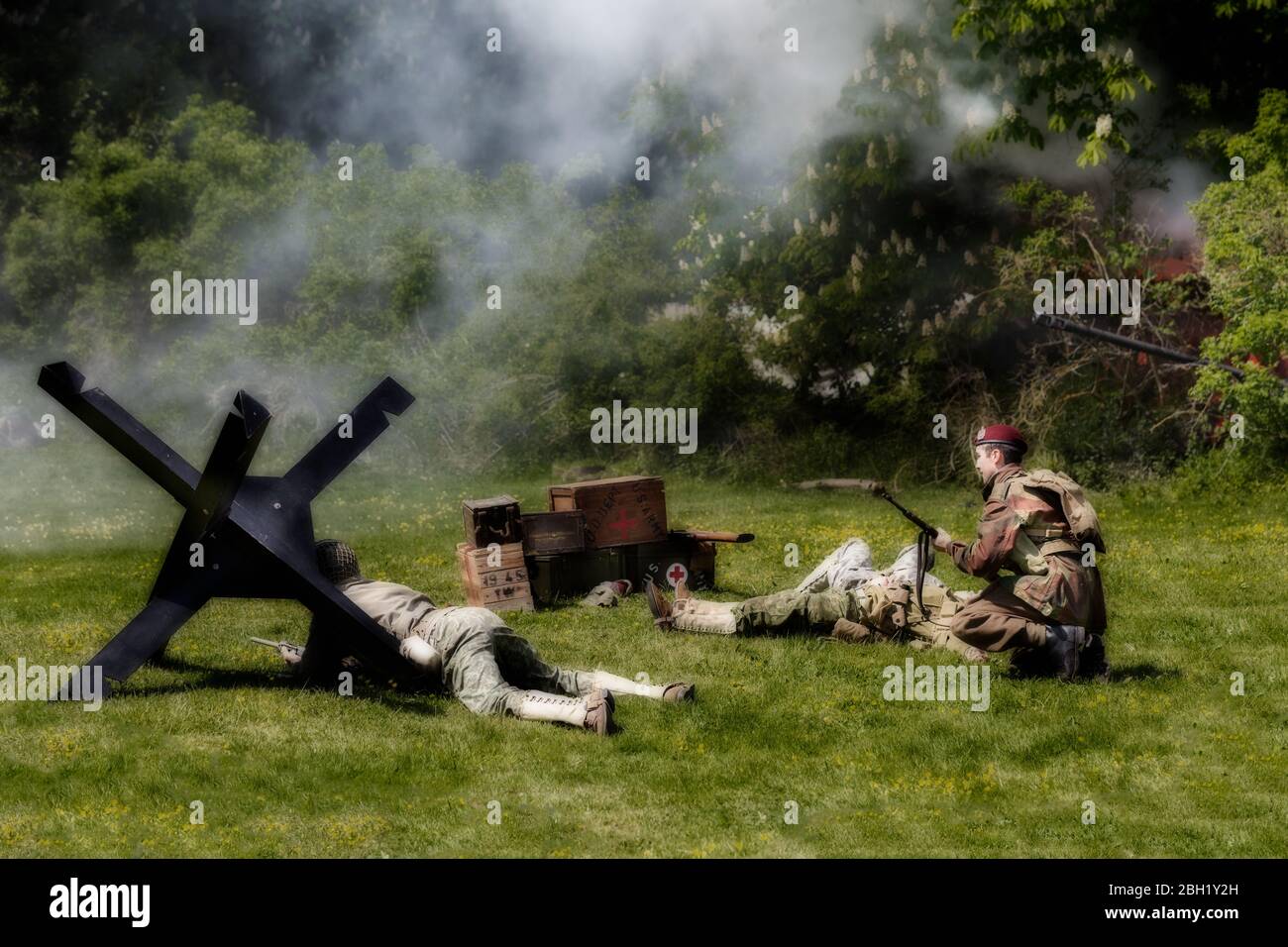 Ww2 troops on the battlefield hi-res stock photography and images - Alamy