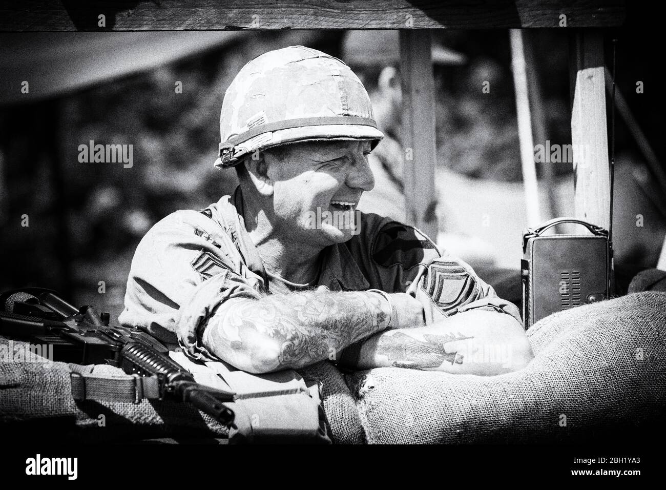 WW2 Soldiers on the battlefield Stock Photo - Alamy