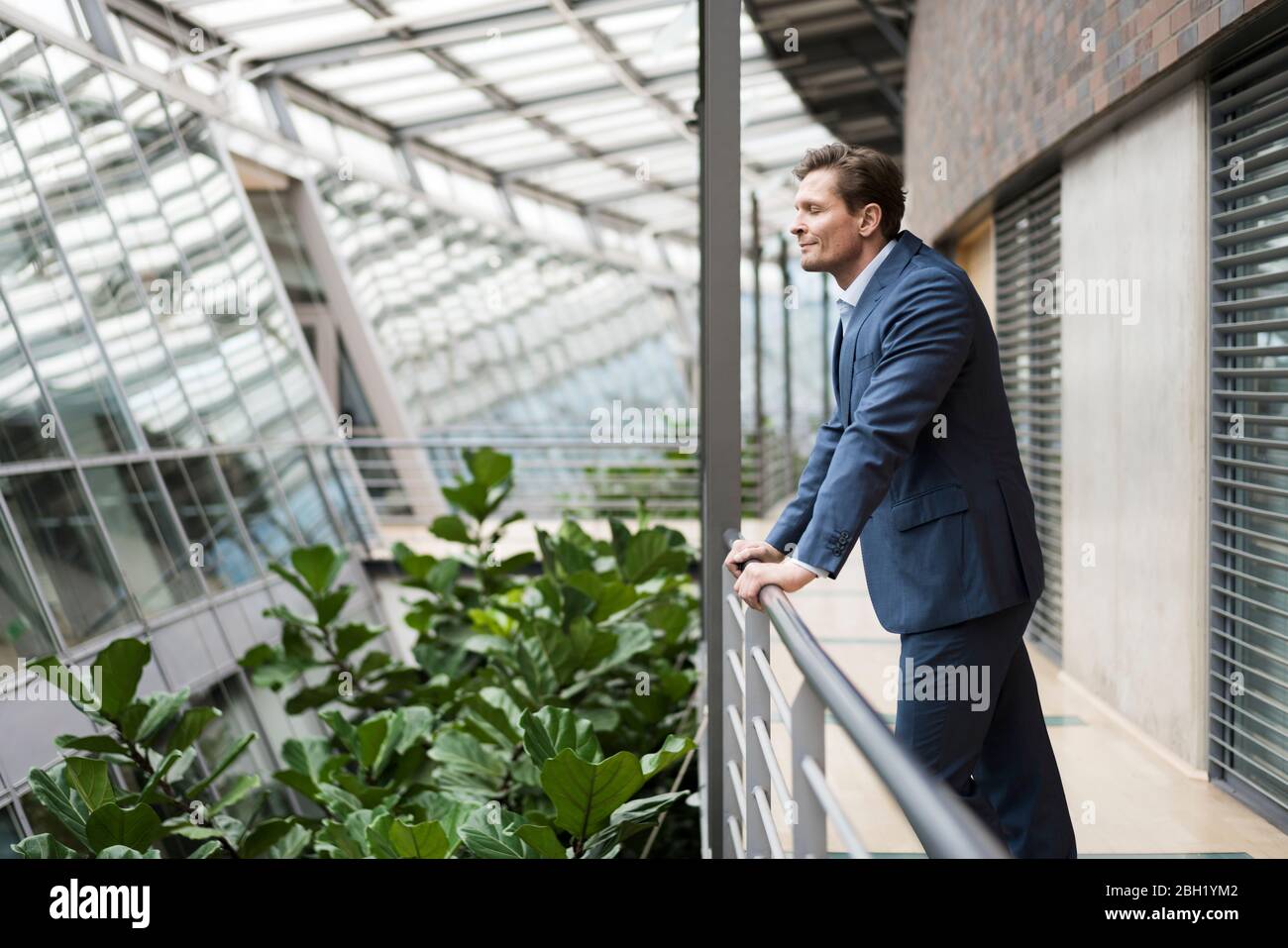 Glass atrium plants hi-res stock photography and images - Alamy