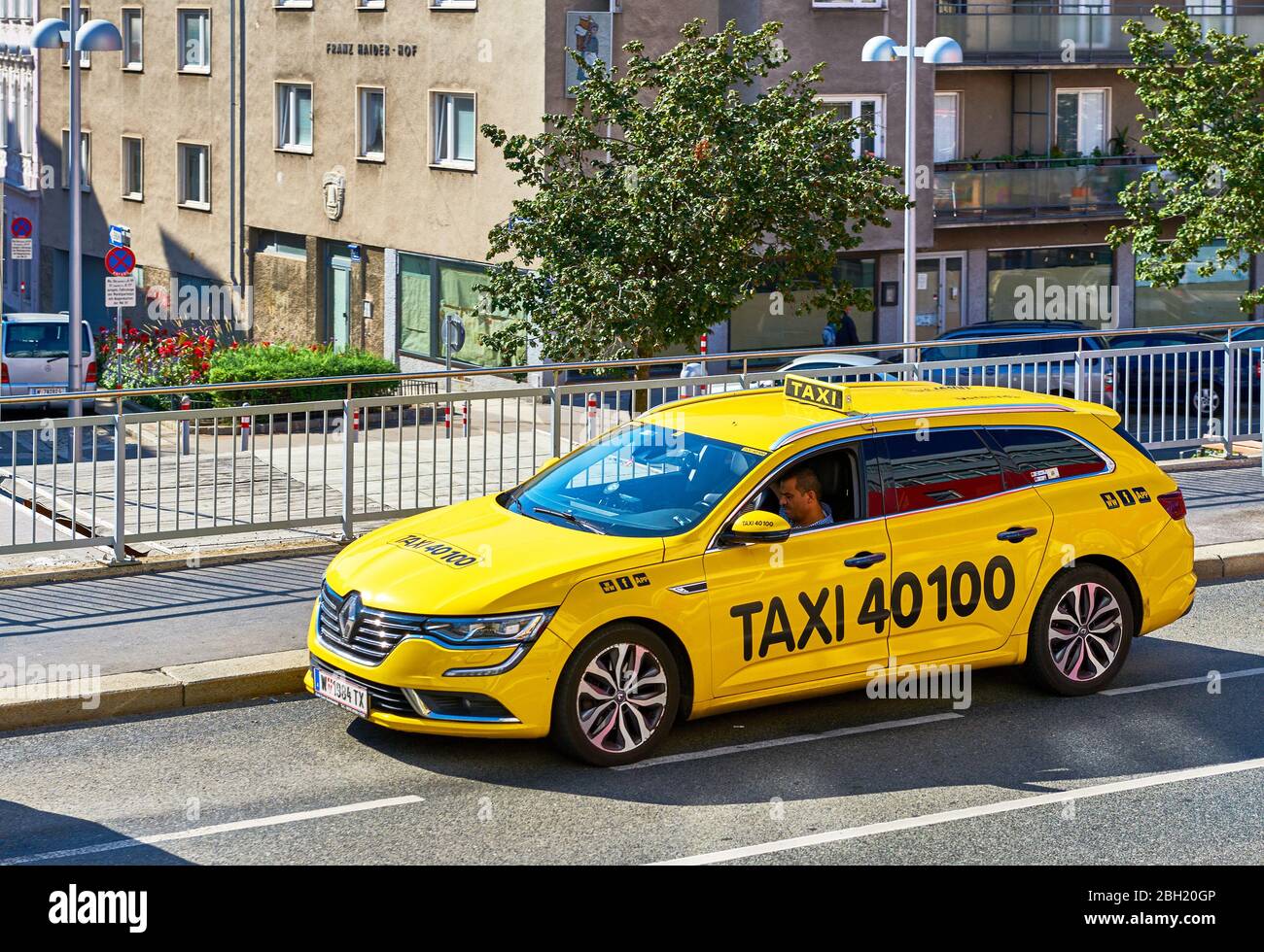 Wien taxi hi-res stock photography and images - Alamy