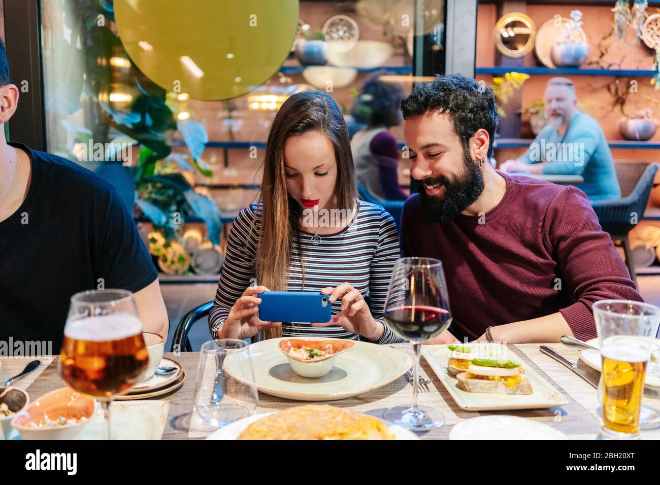 Taking pictures of food in a restaurant hi-res stock photography and ...