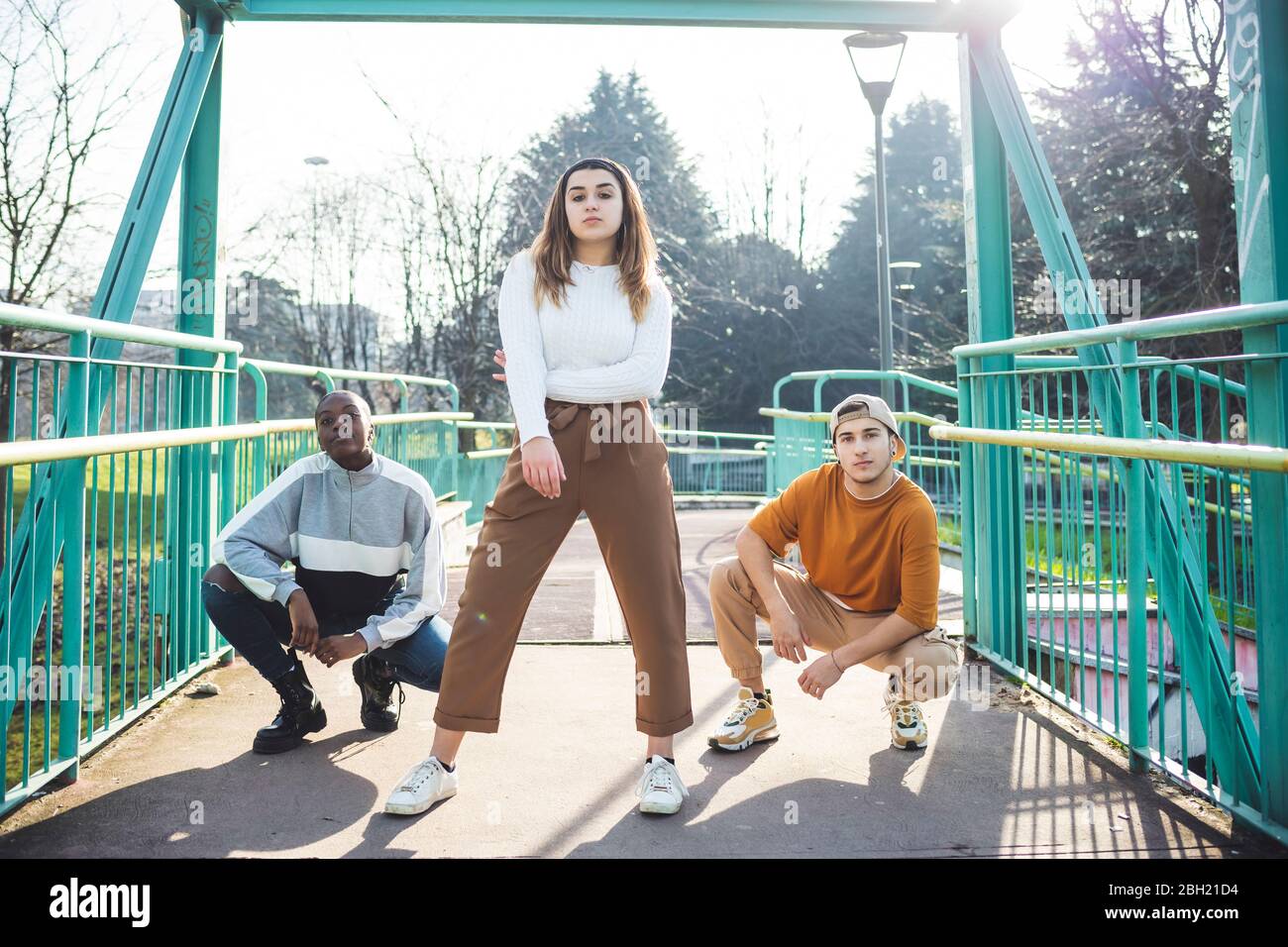 Dancers group young people hi-res stock photography and images - Alamy