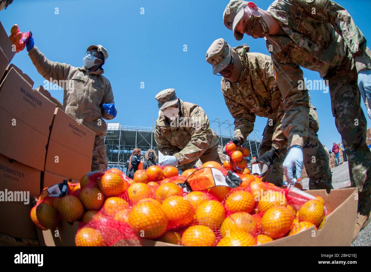 National guard food distribution hi-res stock photography and images ...