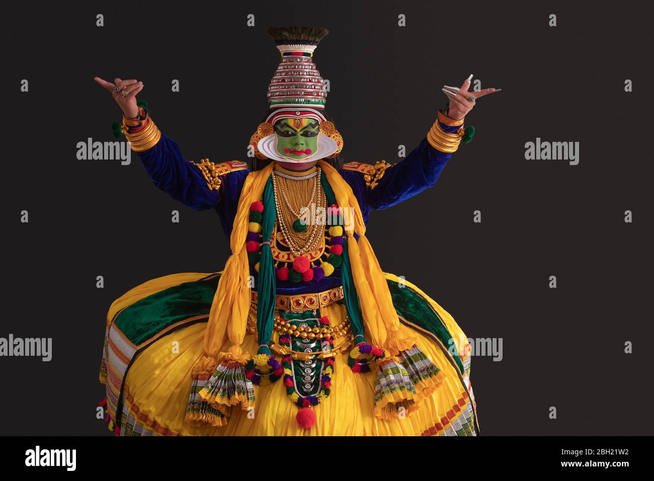 Kathakali dancer performing Stock Photo - Alamy
