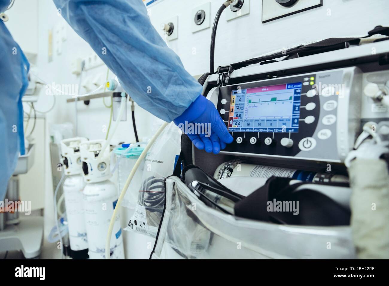Respiratory equipment hi-res stock photography and images - Alamy