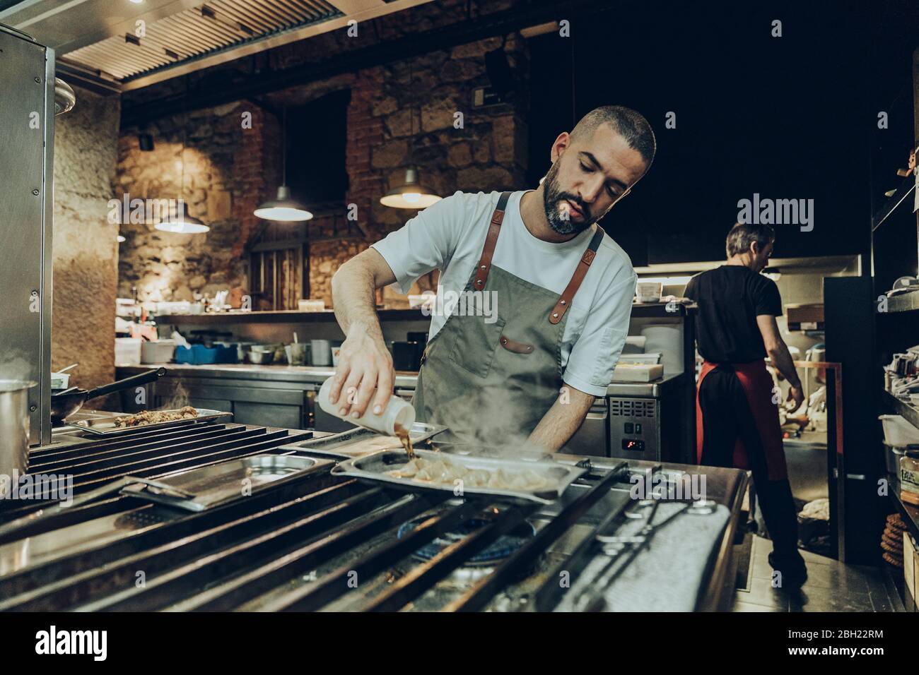 Restaurant men kitchen hi-res stock photography and images - Alamy
