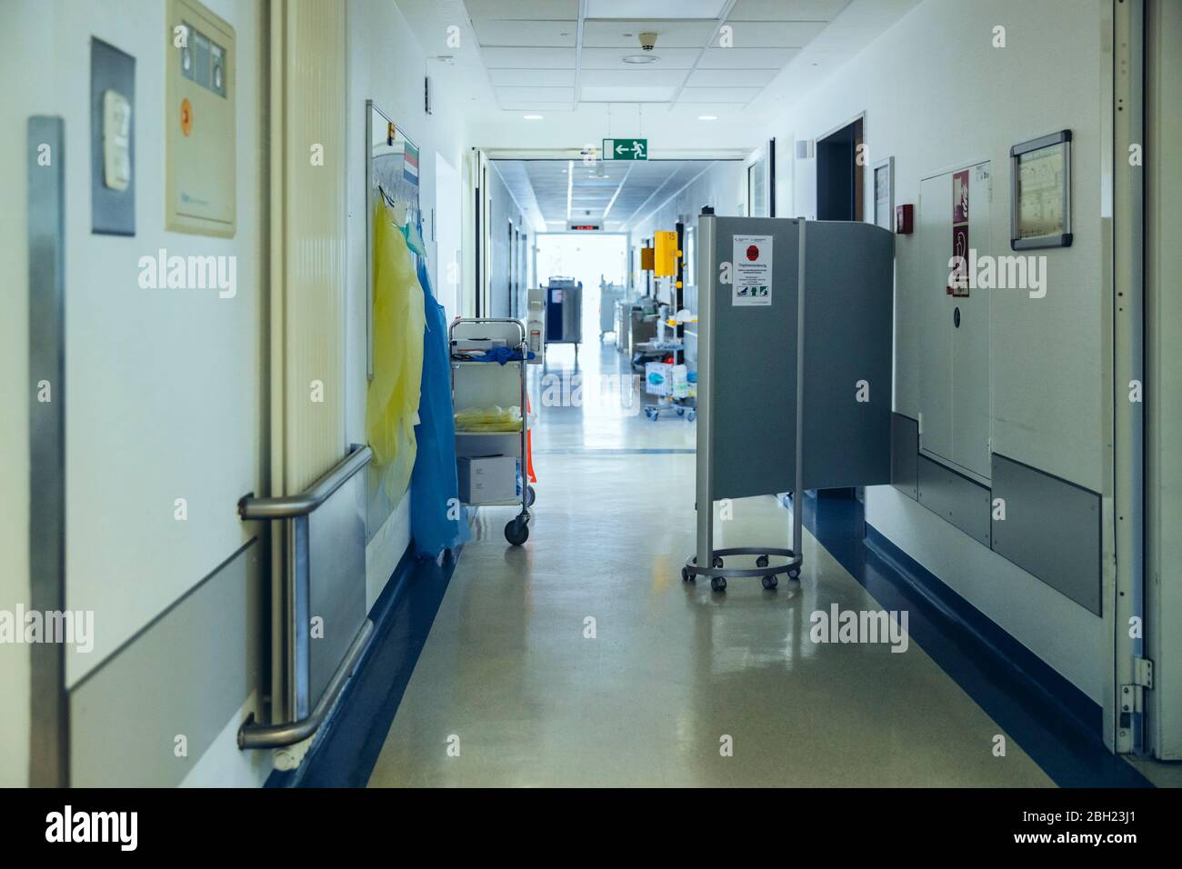 Hospital ward corridor hi-res stock photography and images - Alamy