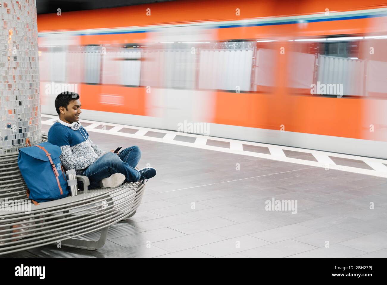 Waiting bench in subway metro hi-res stock photography and images - Alamy
