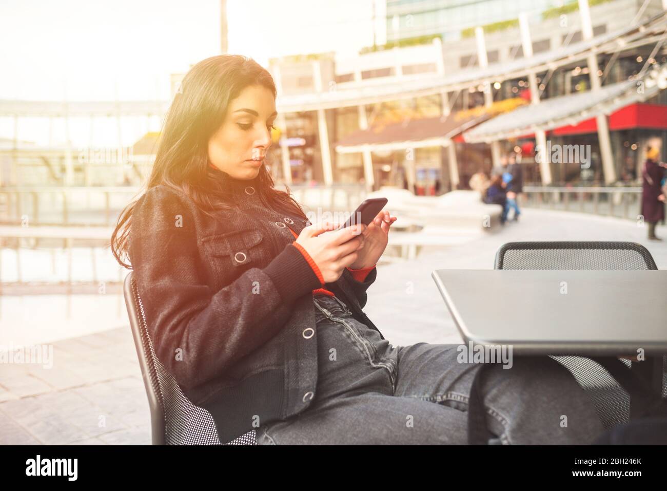 Beautiful woman using smartphone hi-res stock photography and images ...