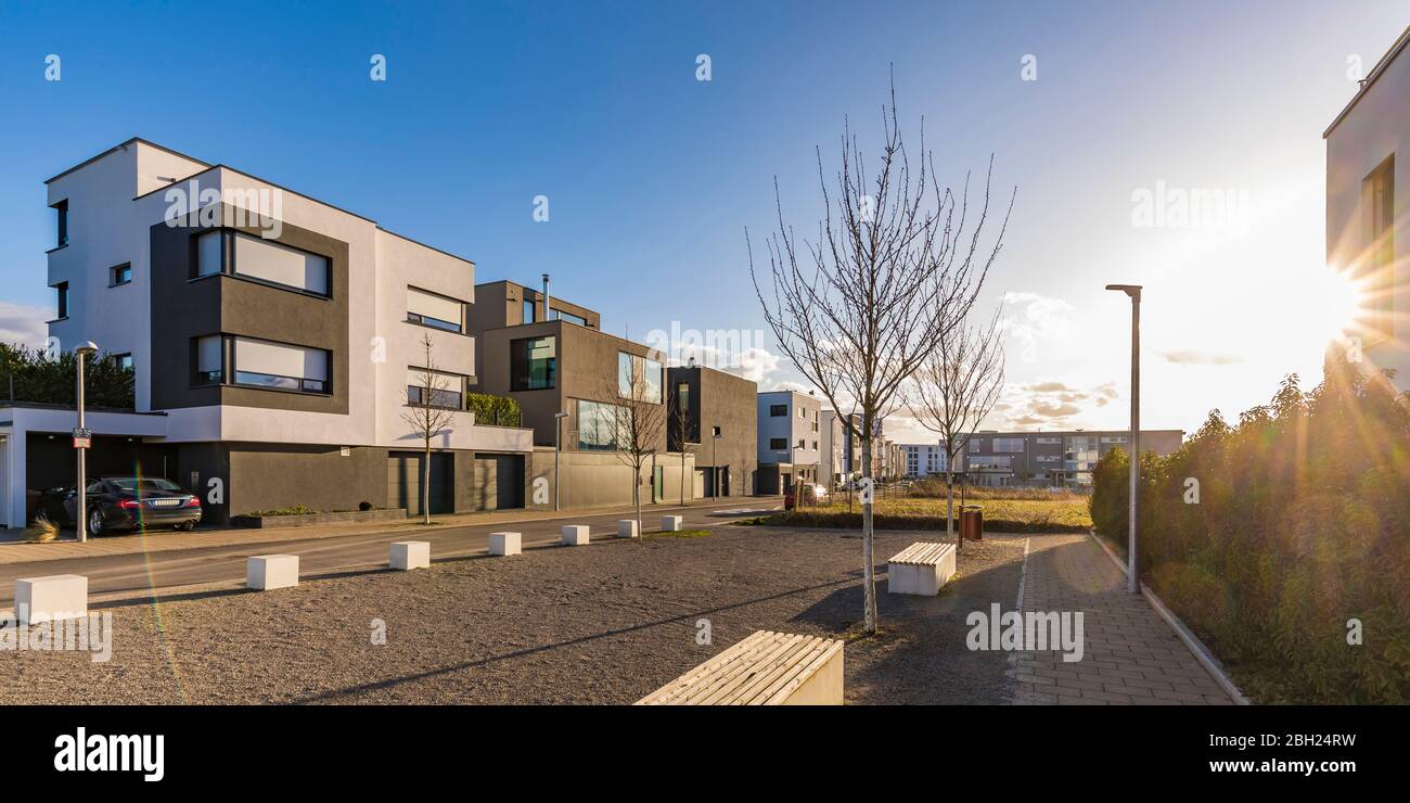 Germany, Baden-Wurttemberg, Ludwigsburg, Driveway of modern suburb ...
