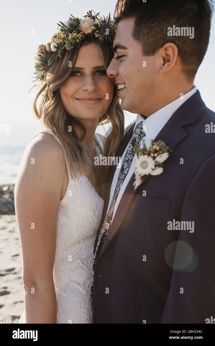 Happy bridal couple at the beach Stock Photo - Alamy