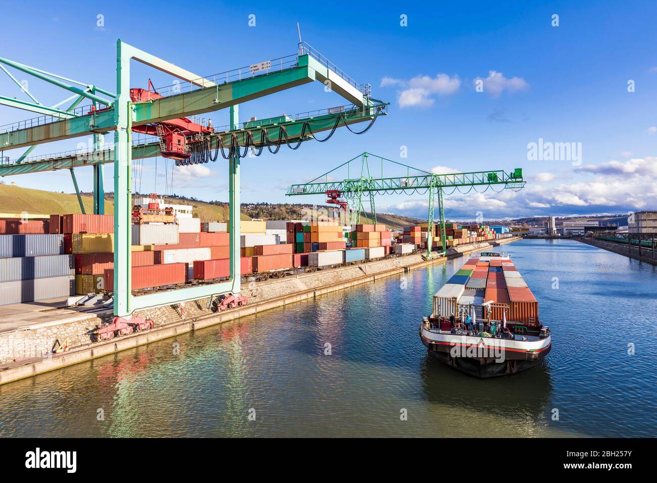 Container ship commercial dock hi-res stock photography and images - Alamy