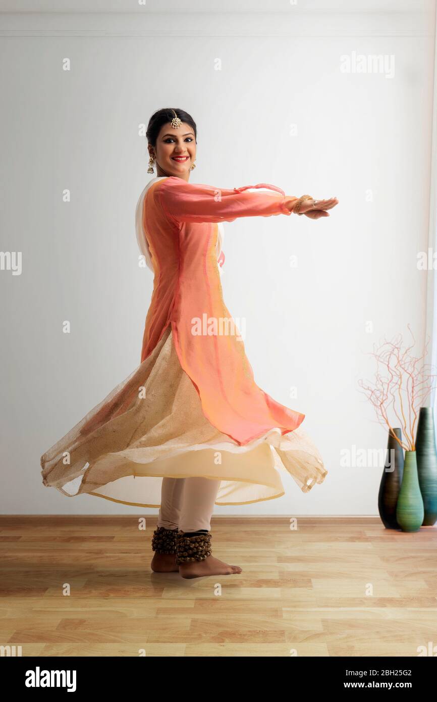 Beautiful kathak dancer performing at home Stock Photo - Alamy