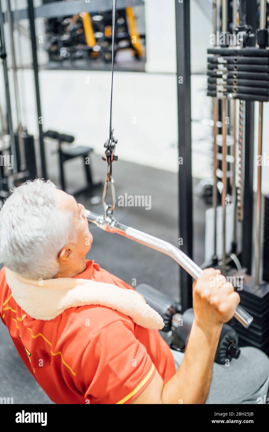 Cable pulling hi-res stock photography and images - Alamy
