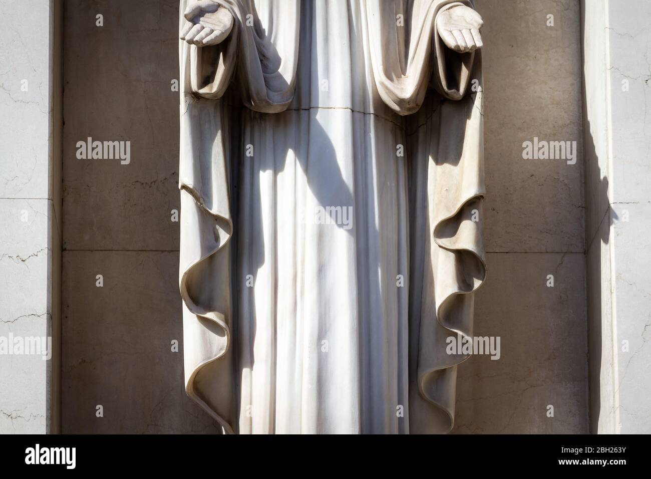 Praying Hands Statue High Resolution Stock Photography and Images - Alamy