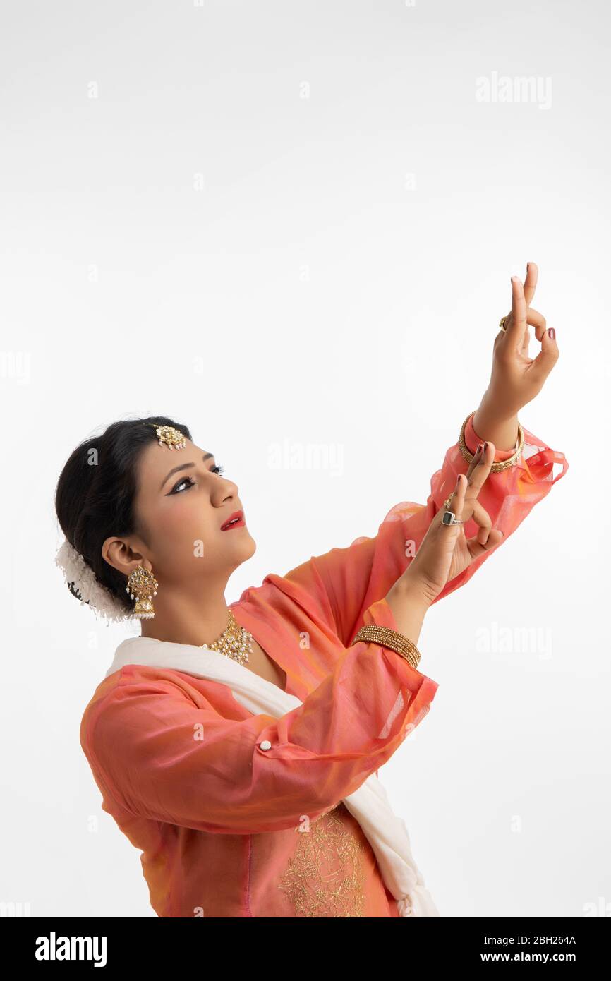 Kathak dancer giving a mesmerising performance through her expressions ...