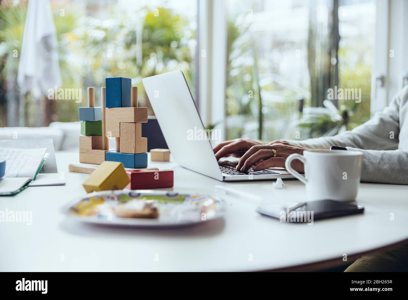 Home table hi-res stock photography and images - Alamy
