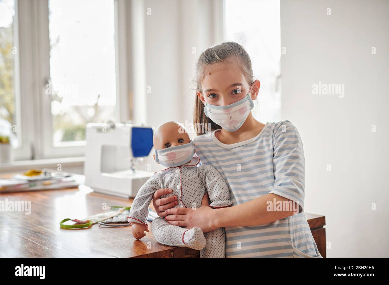 Wearing self made face masks hi-res stock photography and images - Alamy