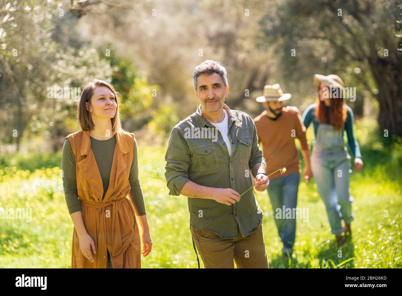 Group of people walking countryside hi-res stock photography and images ...