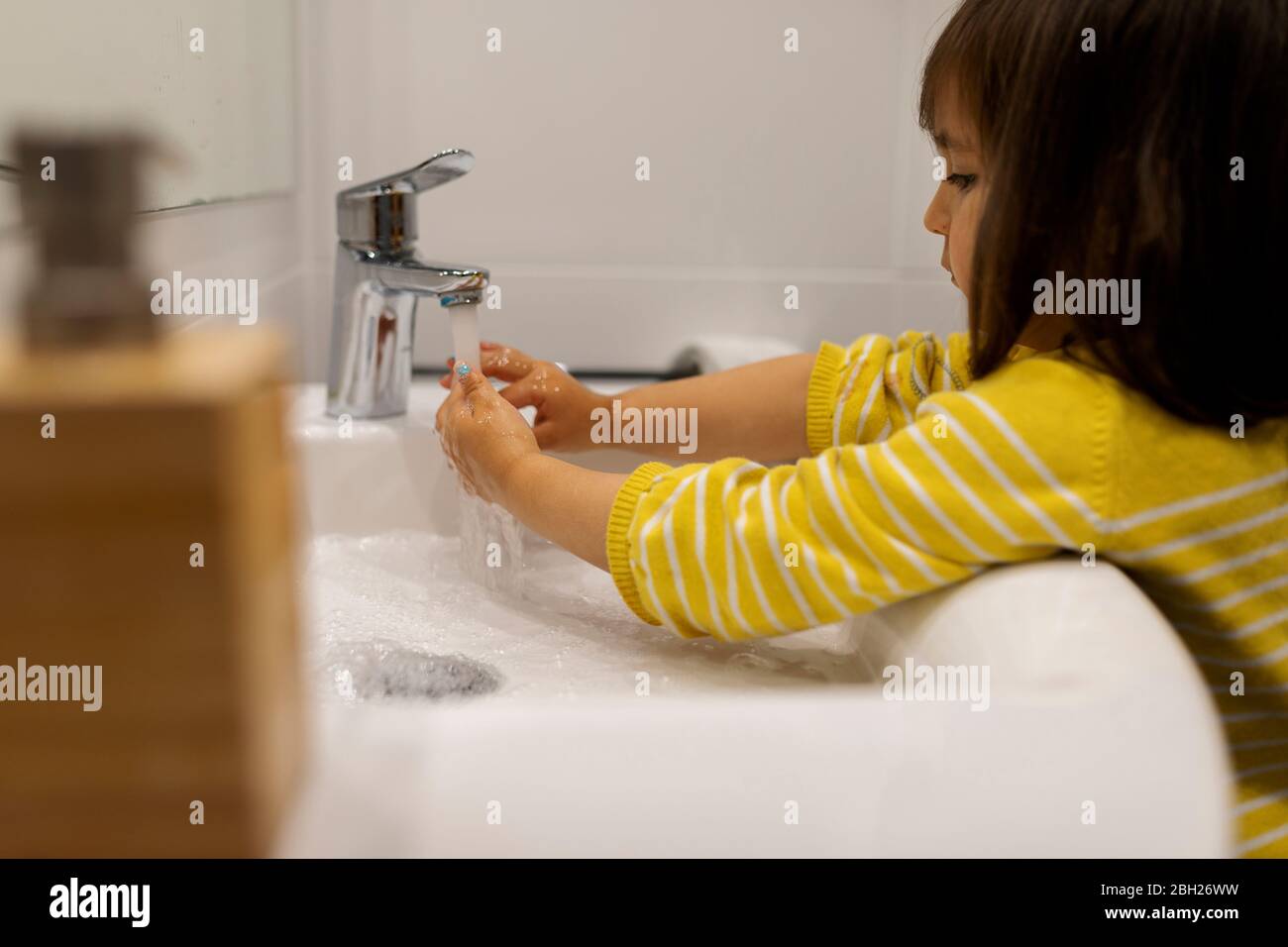 Little girl washing her hands Stock Photo - Alamy