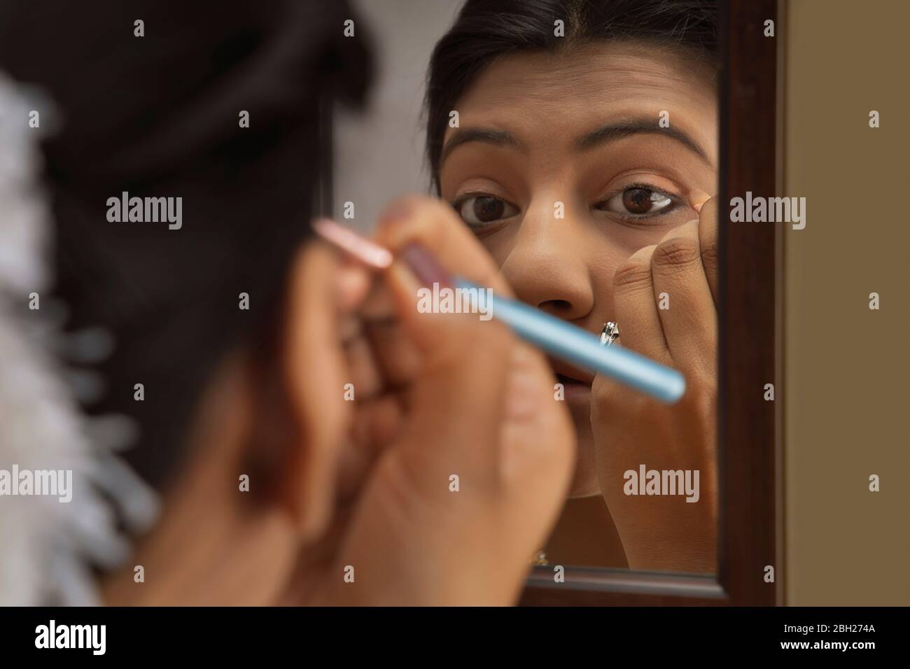 Kathak dancer applying makeup on her face Stock Photo - Alamy
