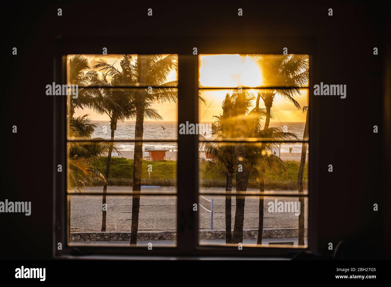 Beach view through window hi-res stock photography and images - Alamy