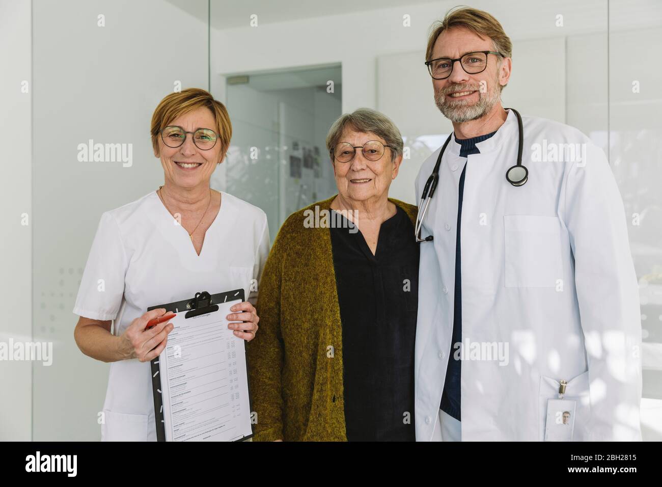 Nursing Assistant High Resolution Stock Photography and Images - Alamy