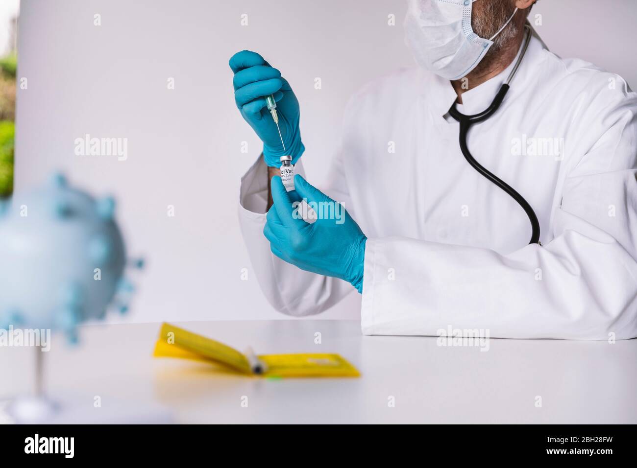 Flask injection medicine hi-res stock photography and images - Alamy