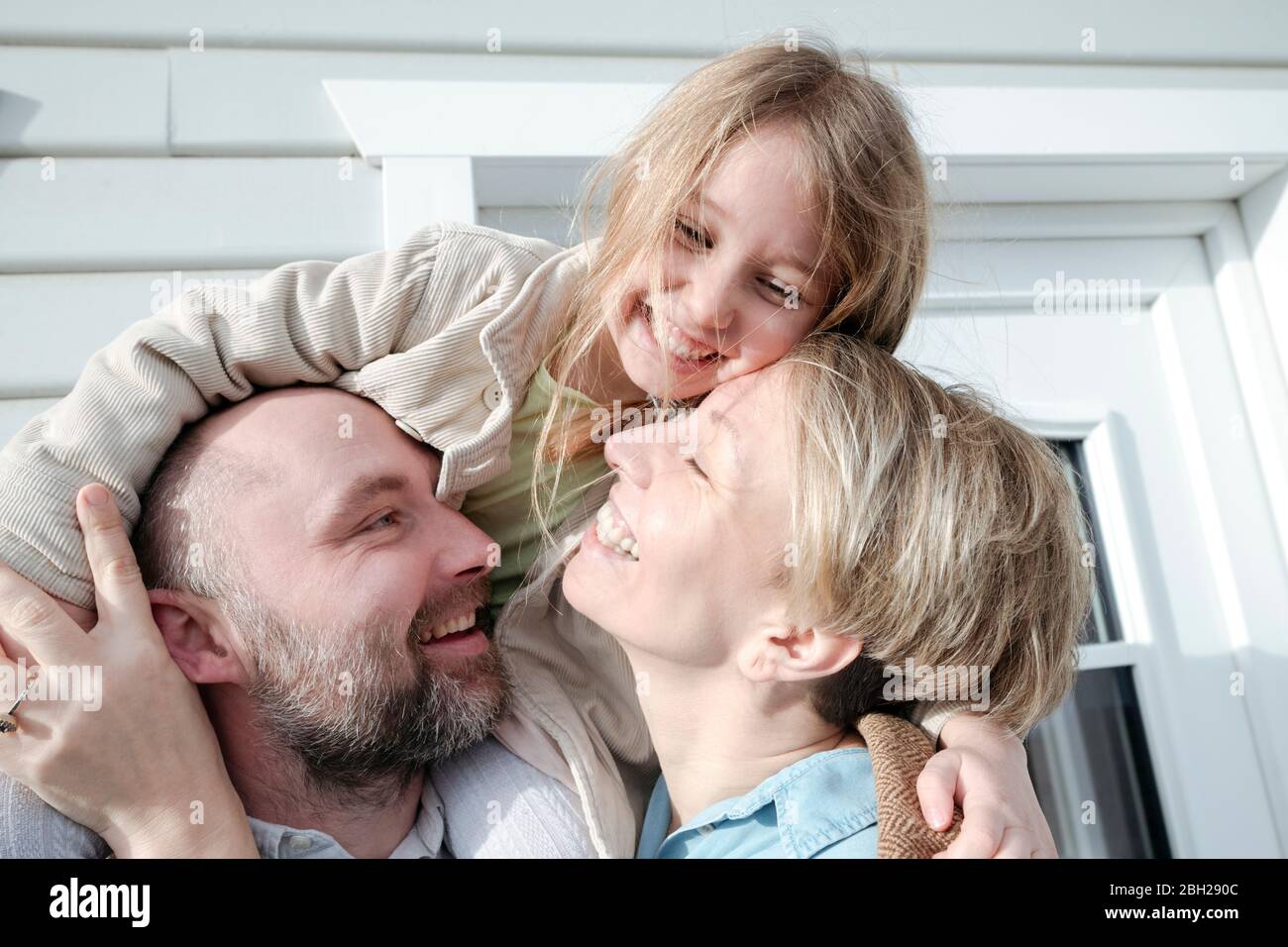 Family group hugging hi-res stock photography and images - Alamy