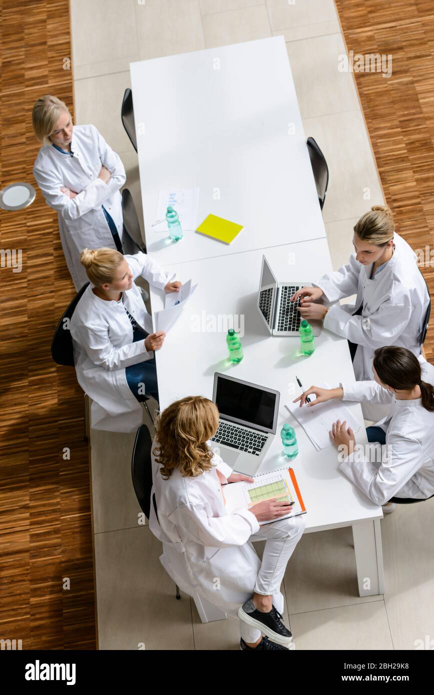 Birds eye view table conference hi-res stock photography and images - Alamy