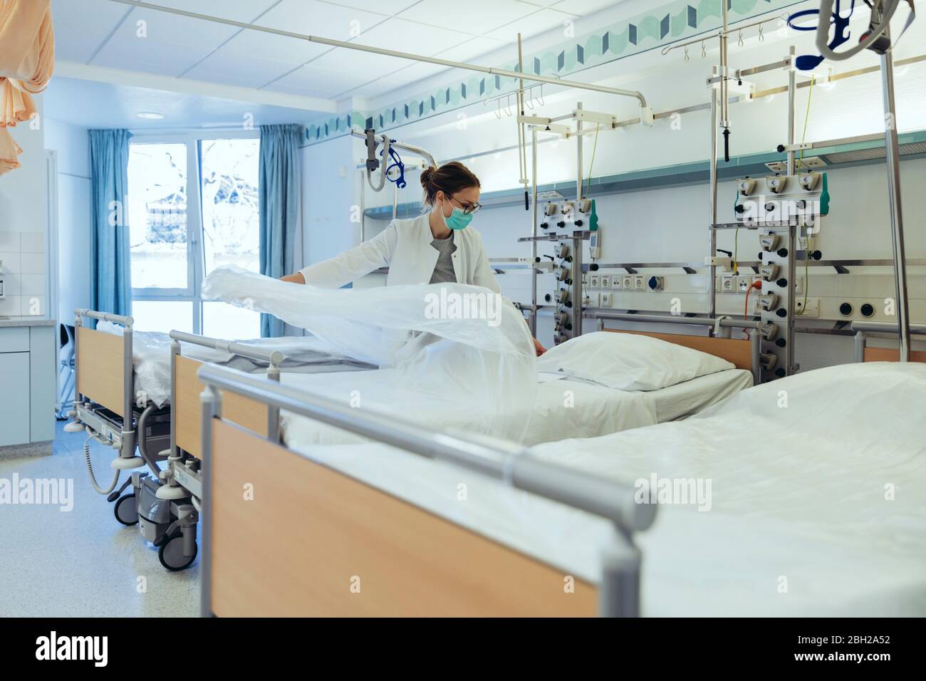 Preparing bed hi-res stock photography and images - Alamy