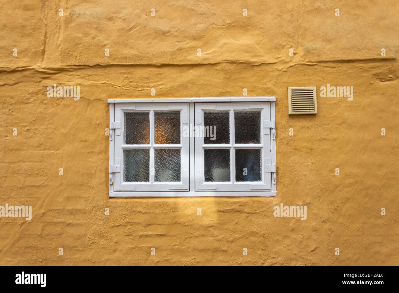 Denmark, Ribe, Small paned windows in yellow house wall Stock Photo - Alamy