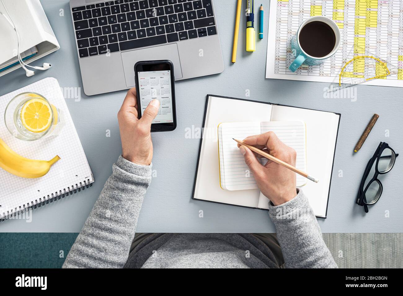 Man working banana hi-res stock photography and images - Alamy