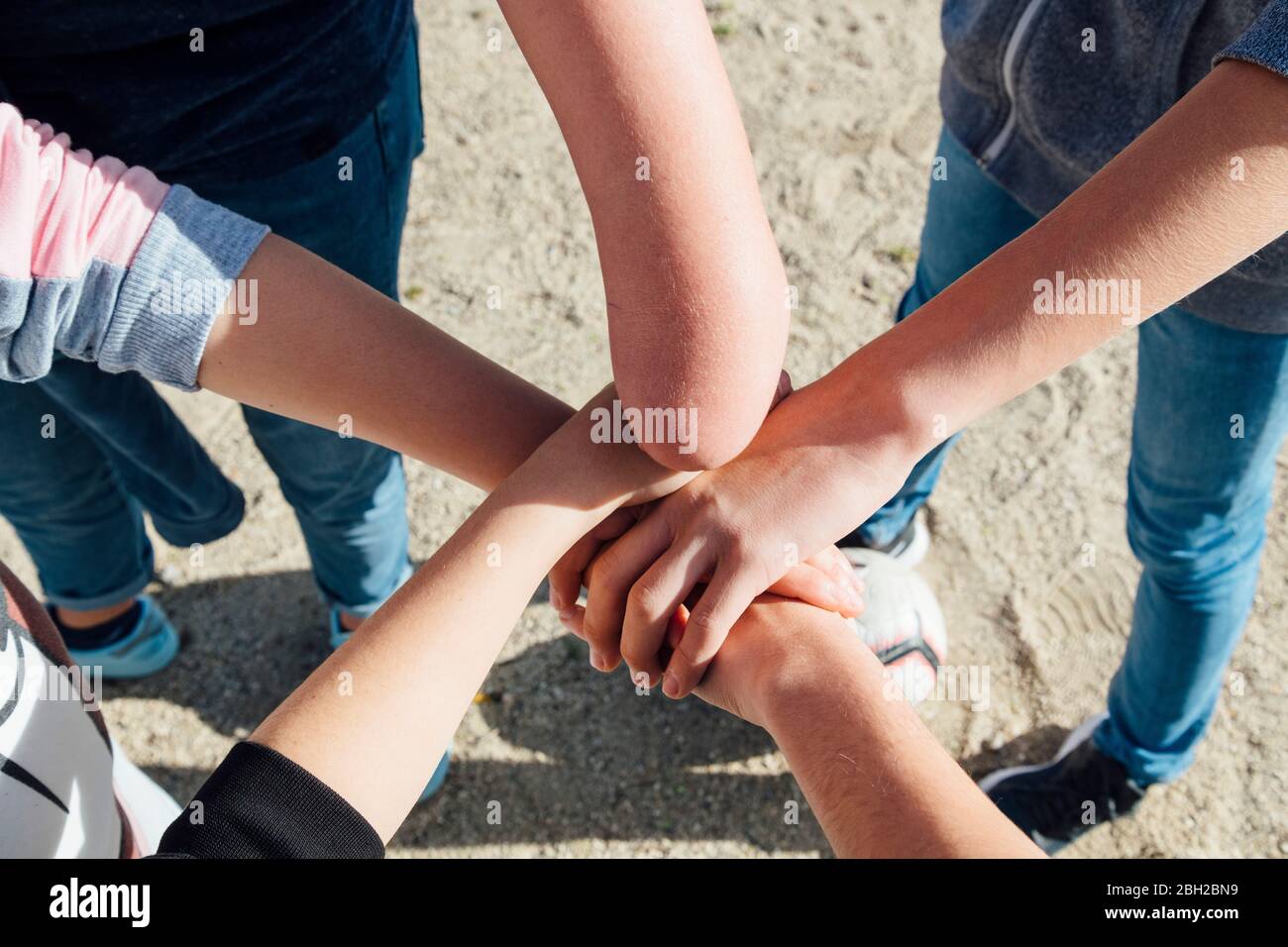 Five friends hi-res stock photography and images - Alamy