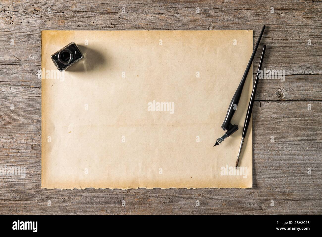 Letter paper and writing tools. Ink pen, inkwell. Vintage flat lay ...