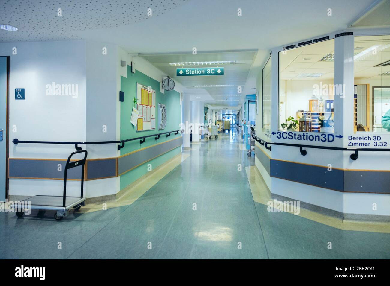 Hospital ward corridor hi-res stock photography and images - Alamy