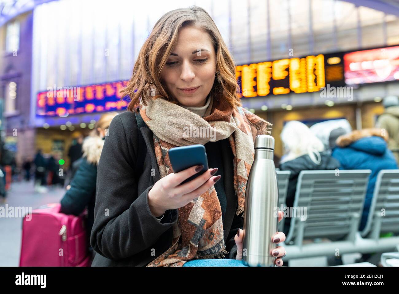 People using phones train hi-res stock photography and images - Alamy