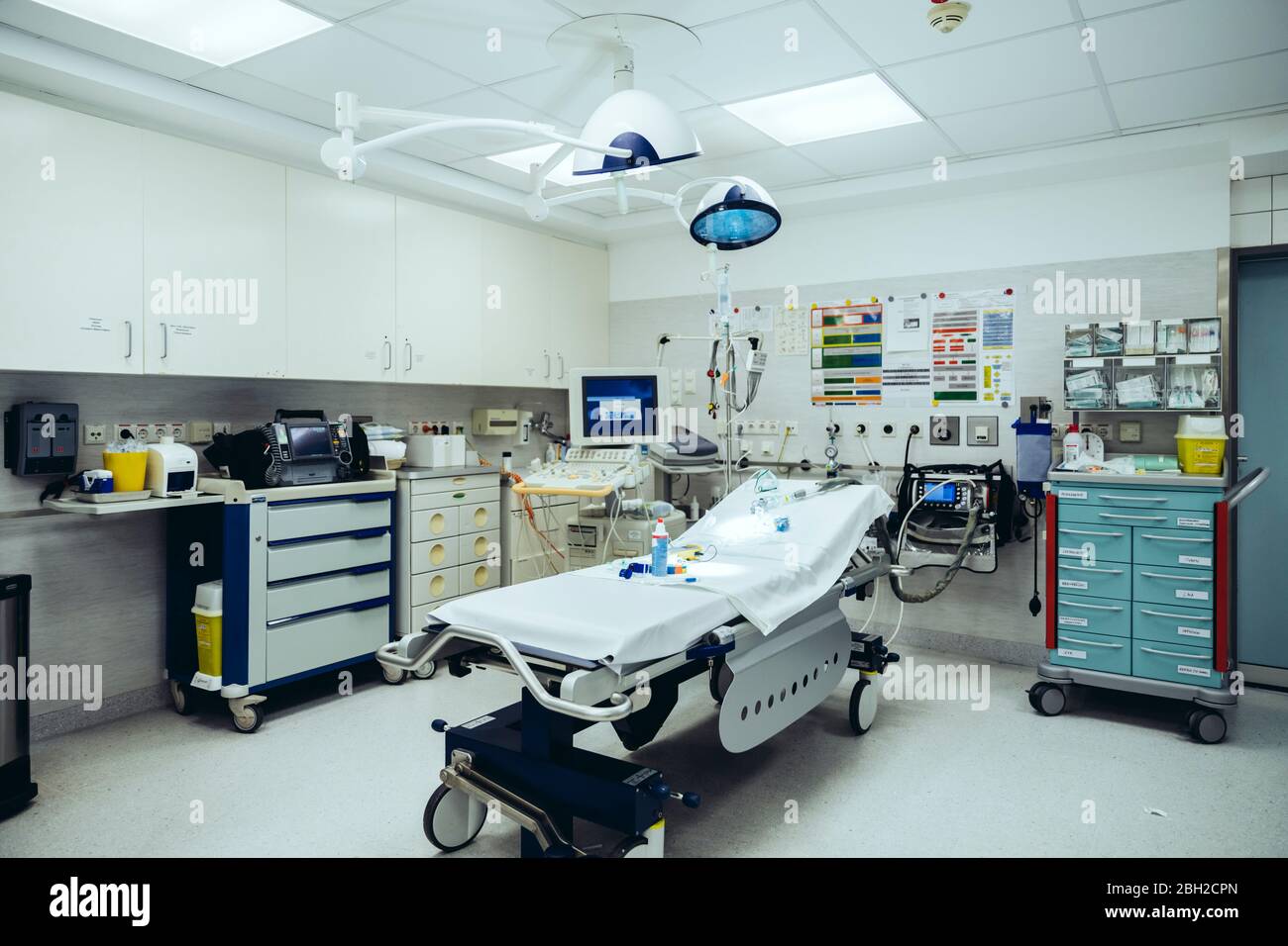 Trauma room hi-res stock photography and images - Alamy