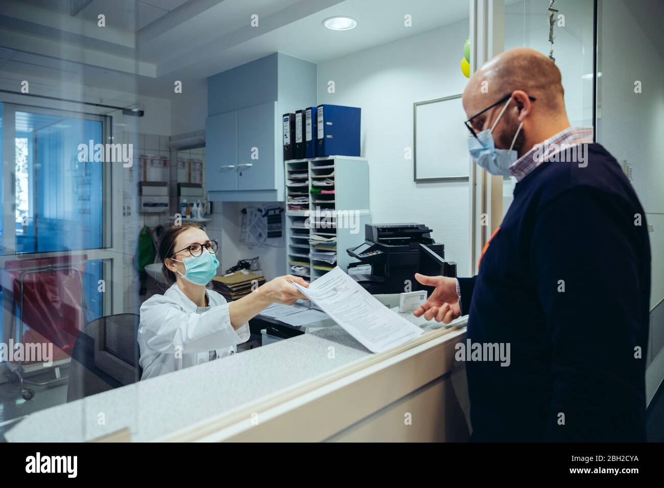 Hospital reception desk hi-res stock photography and images - Alamy