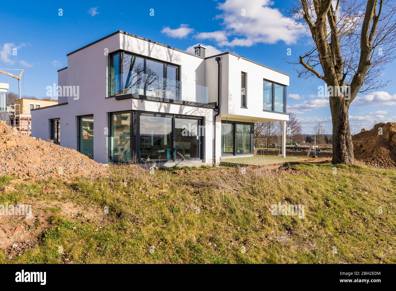 Suburb house exterior hi-res stock photography and images - Alamy